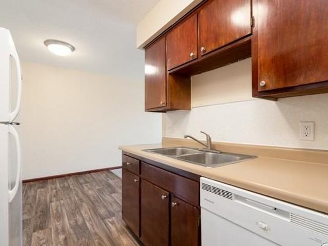 Boulder Court Apartments 2 Bedroom Apartment for Rent at 4150 Rahn Rd, Eagan, MN 55122