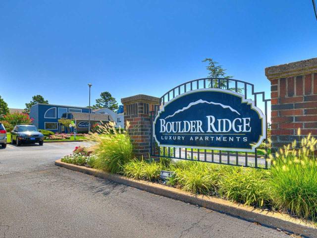 Boulder Ridge Apartments | Newly Remodeled East Tulsa | Broken Arrow Schools + W/D Hookups 1 Bedroom Apartment for Rent at 3121 S 145th East Ave, Tulsa, OK 74134