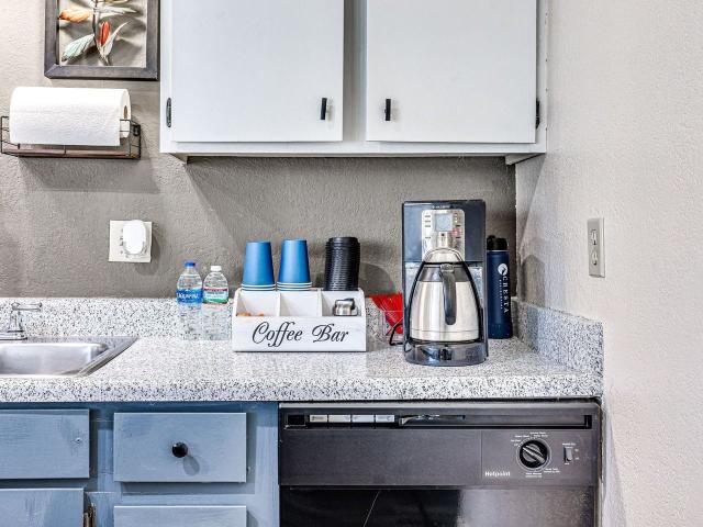Boulder Ridge Apartments | Newly Remodeled East Tulsa | Broken Arrow Schools + W/D Hookups 2 Bedroom Apartment for Rent at 3121 S 145th East Ave, Tulsa, OK 74134
