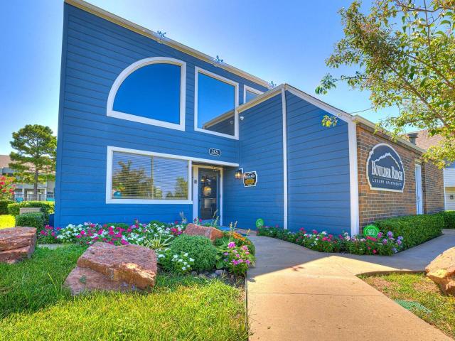 Boulder Ridge Apartments | Newly Remodeled East Tulsa | Broken Arrow Schools + W/D Hookups 2 Bedroom Apartment for Rent at 3121 S 145th East Ave, Tulsa, OK 74134