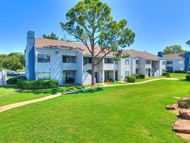 Boulder Ridge Apartments | Newly Remodeled East Tulsa | Broken Arrow Schools + W/D Hookups 2 Bedroom Apartment for Rent at 3121 S 145th East Ave, Tulsa, OK 74134