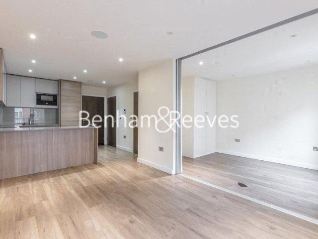 Boulevard Drive, London, NW9 Apartment to rent £1,700 pcm £392 pw