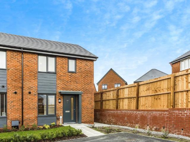 Boulter Close, Manchester M24 3 bed end of terrace house to rent £1,395 pcm £322 pw