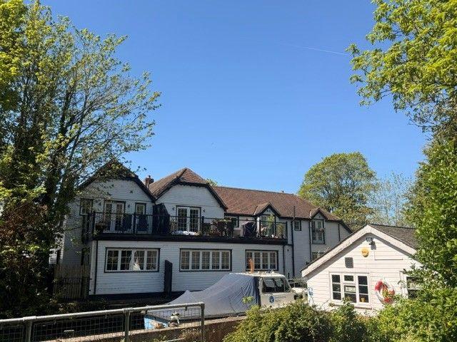 Boulters Lock Island, Maidenhead SL6, 2 bed cottage to rent, £2,500 pcm | PrimeLocation