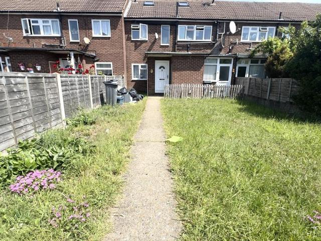 Boundaries Road, Feltham TW13 4 bed terraced house to rent £2,600 pcm £600 pw