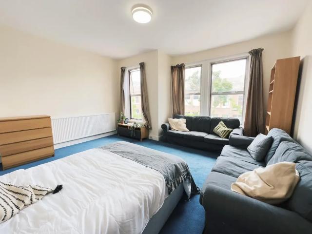 Boundaries Road, London SW12, Room to rent, £1,350 pcm | PrimeLocation