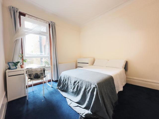 Boundaries Road, London SW12, Room to rent, £975 pcm | PrimeLocation