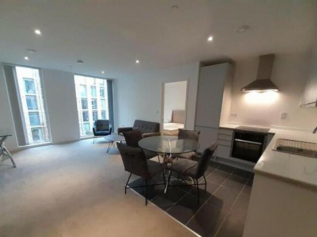 Boundary Lane, Manchester, 2 Bedroom Flat