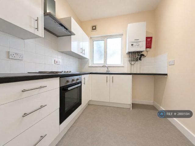 Boundary Road, Chatham, ME4 2 bed flat to rent £1,150 pcm £265 pw