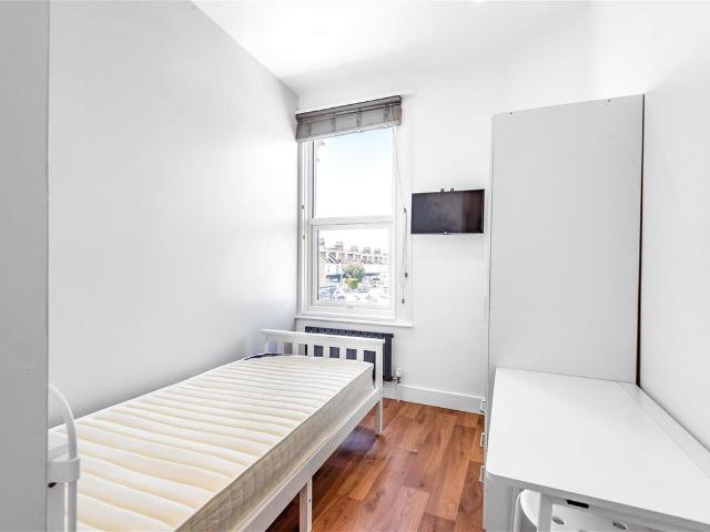 Boundary Road, Hove BN3, Studio to rent, £750 pcm | PrimeLocation