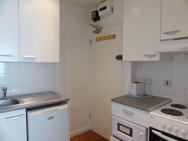 Boundary Road, Hove BN3, Studio to rent, £825 pcm | PrimeLocation