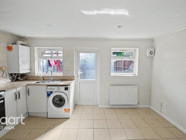 Boundary Road, London 4 bed terraced house to rent £2,600 pcm £600 pw