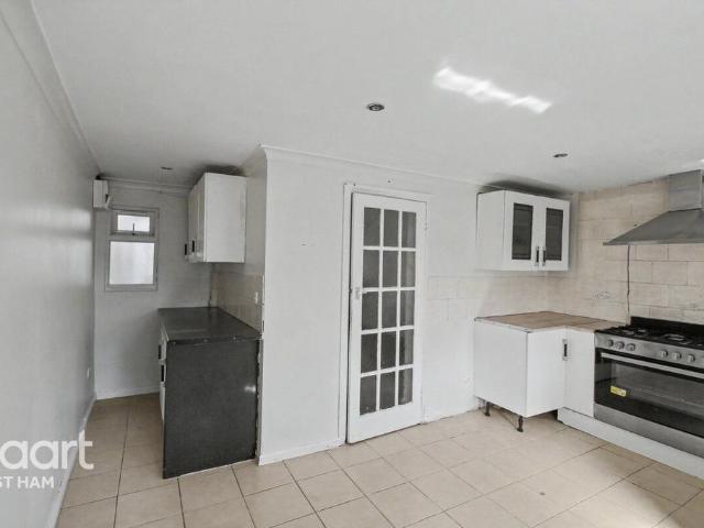 Boundary Road, London 5 bed terraced house to rent £2,700 pcm £623 pw