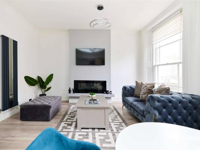 Boundary Road, London, NW8 1 bed flat to rent £3,750 pcm £865 pw