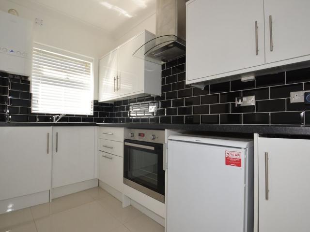 Boundary Road, London SW19, 2 bed flat to rent, £1,700 pcm | PrimeLocation