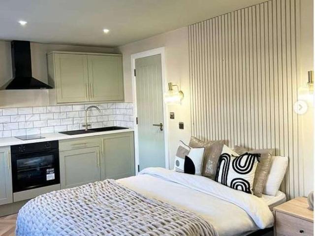 Boundary Road Room 1