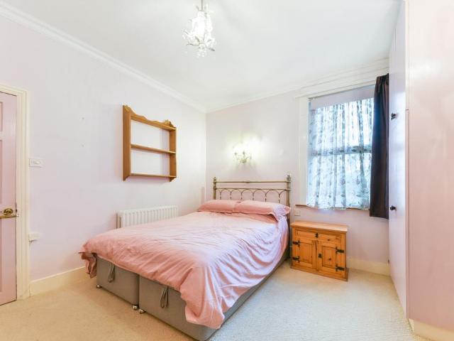 Boundary Road, SW19 1 bed flat to rent £1,750 pcm £404 pw