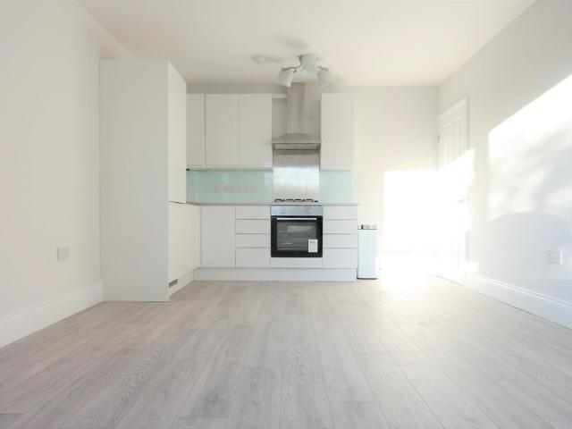 Bounds Green, London N11, Block of flats to rent, £2,300 pcm | PrimeLocation