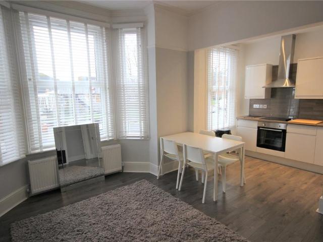 Bounds Green Road, Bounds Green. 1 bed apartment to rent £1,495 pcm £345 pw
