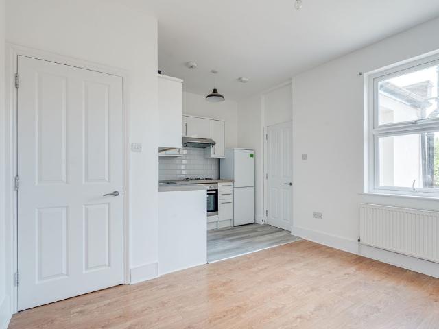 Bounds Green Road, Bounds Green, London N11, 1 bed flat to rent, £1,525 pcm | PrimeLocation