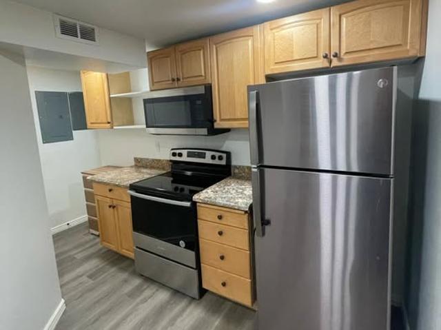 Bountiful Basement Room Private Entrance & Parking