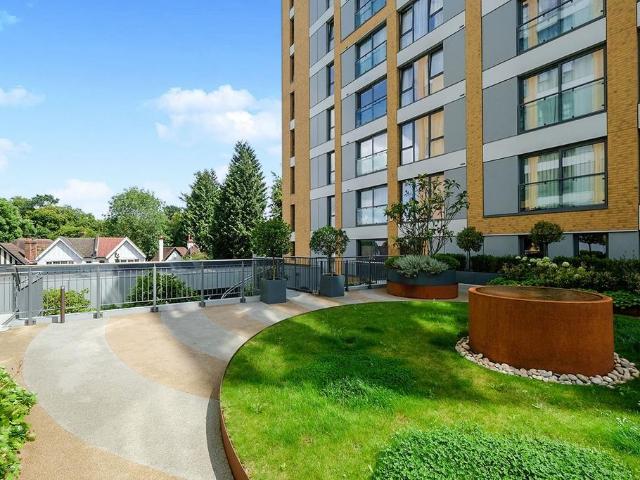 London Road, Sevenoaks, TN13 1 bed flat to rent £1,575 pcm £363 pw
