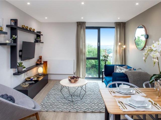 Bourchier Court, London Road. 2 bed apartment to rent £2,000 pcm £462 pw