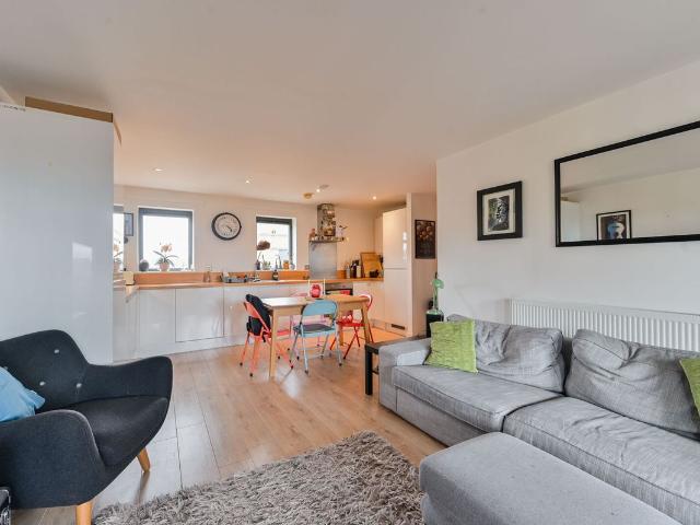 Bourbon Road SW9, Oval, London, 2 bed flat to rent, £2,500 pcm | PrimeLocation
