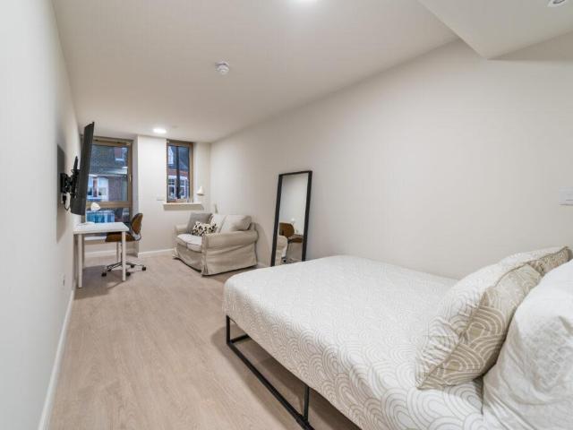 Bournbrook Road, Birmingham B29 Studio to rent £1,079 pcm £249 pw