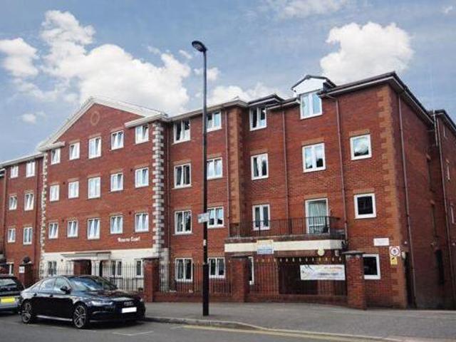 Bourne Court, Caterham, 2 Bedroom Flat