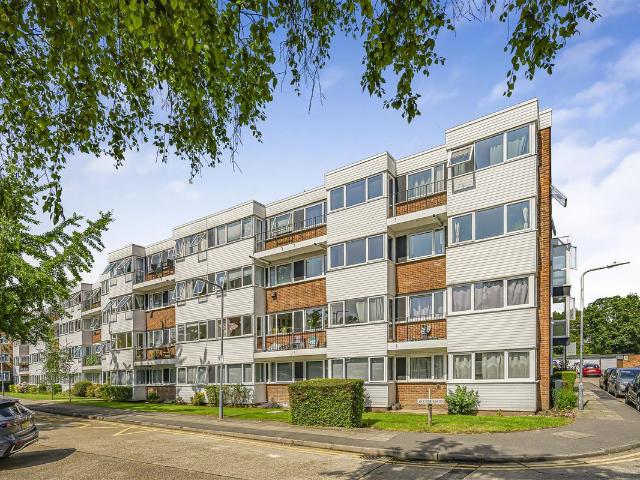 Bourne Court, New Wanstead, Wanstead E11, 2 bed flat to rent, £2,000 pcm | PrimeLocation