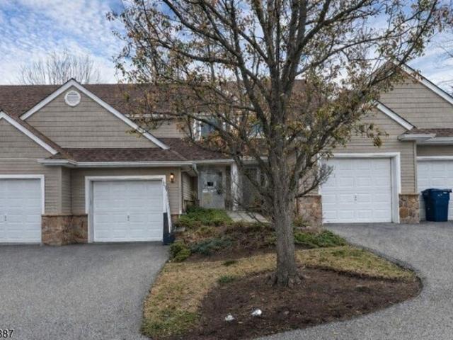 Bourne Cir, Hardyston, Condo For Sale