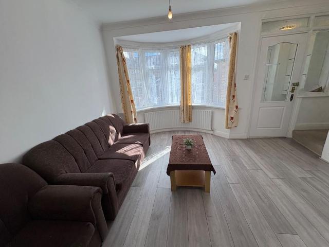 Bourne Avenue, Hayes 2 bed terraced house to rent £1,850 pcm £427 pw