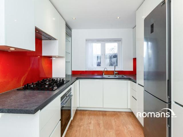 Bourne Avenue, Windsor, SL4 3 bed bungalow to rent £2,300 pcm £531 pw