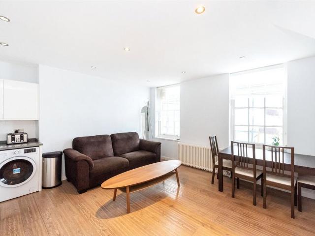 Bourne Estate, Portpool Lane, London. 2 bed apartment to rent £2,496 pcm £576 pw