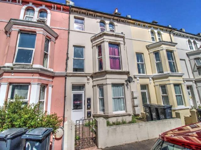 Bourne Street, Eastbourne BN21, 2 bed flat to rent, £950 pcm | PrimeLocation