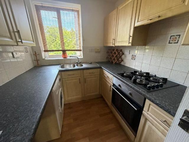 Bourne Pines 2 bed apartment to rent £1,295 pcm £299 pw
