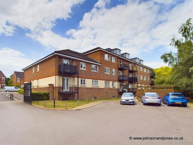 Bourne Place, Chertsey KT16, 2 bed flat to rent, £1,600 pcm | PrimeLocation