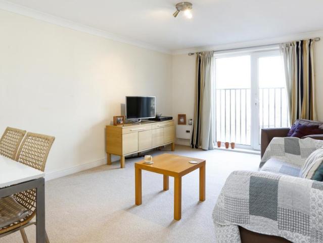 Bourne Place Chiswick W4 1 bed apartment to rent £2,100 pcm £485 pw