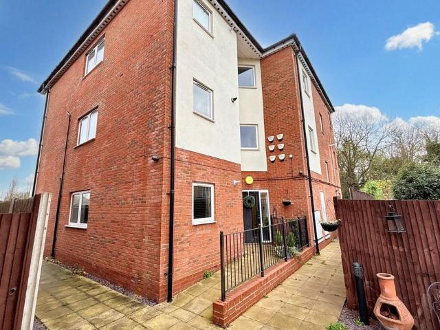 Bourne Road, Bexley, DA5 2 bed apartment to rent £1,900 pcm £438 pw