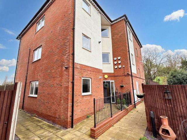 Bourne Road, Bexley DA5, 2 bed flat to rent, £1,900 pcm | PrimeLocation