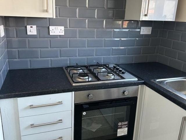Bourne Road, Slough SL1 2 bed ground floor flat to rent £1,375 pcm £317 pw