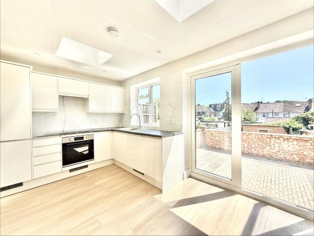 Bourne View, Greenford, Middlesex UB6, 4 bed terraced house to rent, £2,950 pcm | PrimeLocation