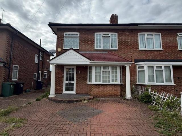 Bournemead Avenue, Northolt UB5, 4 bed property to rent, £2,700 pcm | PrimeLocation