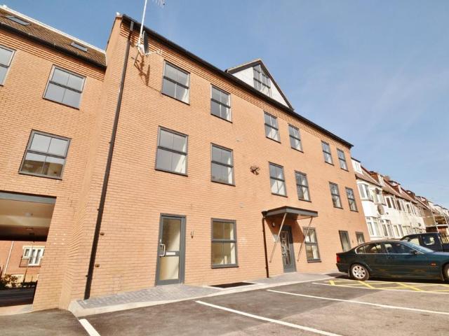 Bournemouth 1 bed maisonette to rent £1,000 pcm £231 pw