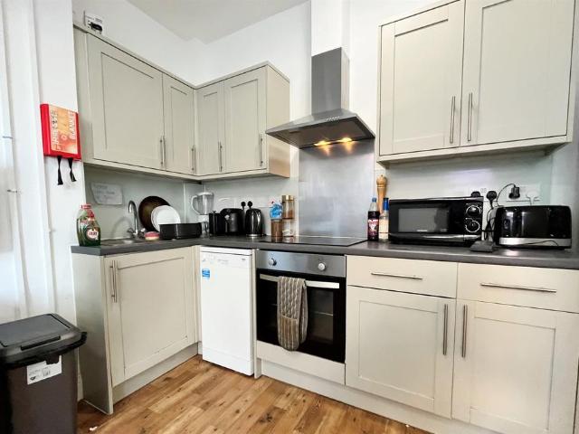 Bournemouth Centre 5 bed flat to rent £2,000 pcm £462 pw
