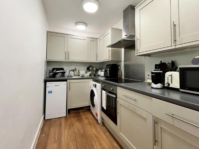 Bournemouth Centre 5 bed flat to rent £2,000 pcm £462 pw