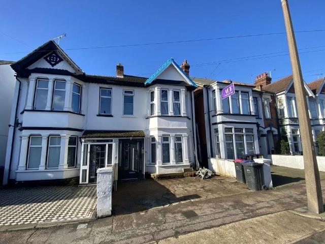 Bournemouth Park Road, Southend On Sea SS2, Studio to rent, £825 pcm | PrimeLocation