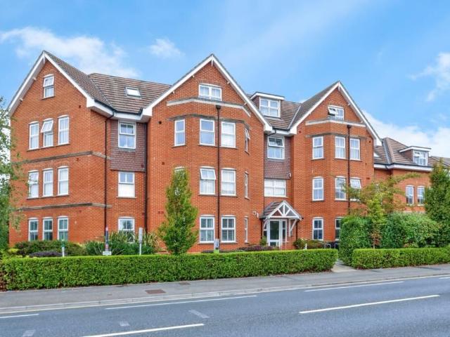 Bournemouth Road, Poole BH14, 2 bed flat to rent, £1,300 pcm | PrimeLocation