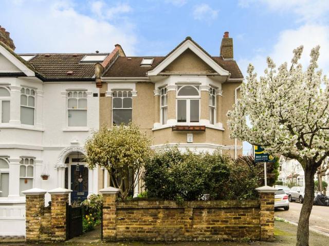 Bournemouth Road, Wimbledon, London. 3 bed end of terrace house to rent £3,500 pcm £808 pw